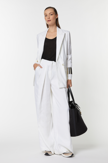 Discover the fashion world | Carla G.
